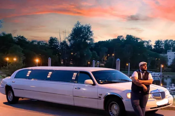 Le Monde de GC | Location de limousine, Location de voiture avec ...