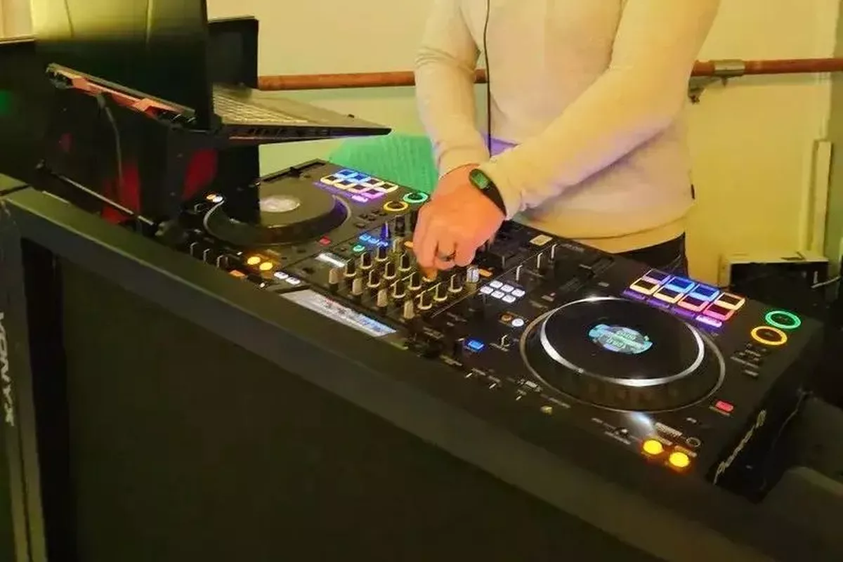 Mick'Azur - DJ Mike-E | Disc-jockey / DJ